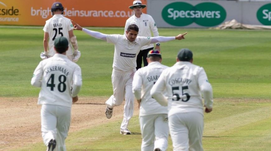 پاکستان کے محمد عباس سال کی بہترین ٹیم میں جگہ بنانے میں کامیاب رہے